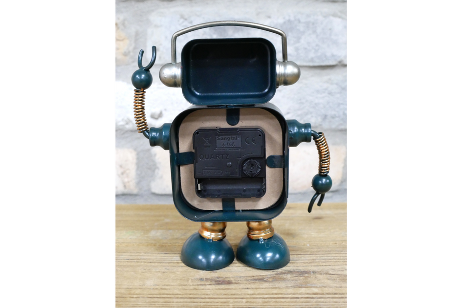 Robot Clock – The Interiors Barn