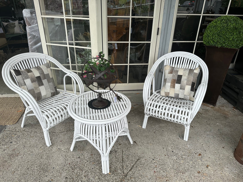 OZ Chair White – The Interiors Barn