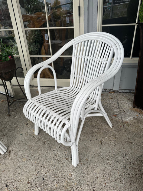 OZ Chair White – The Interiors Barn